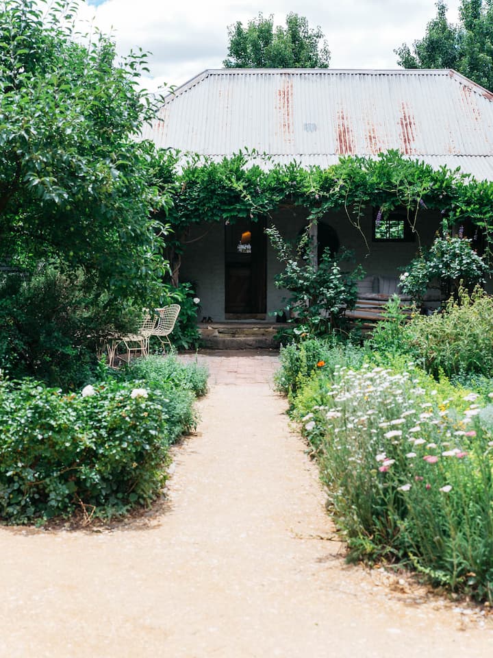 The Maine Manor - Castlemaine