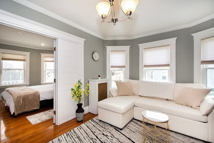 Cozy 3-bd Apartment In Boston! - Dedham, MA