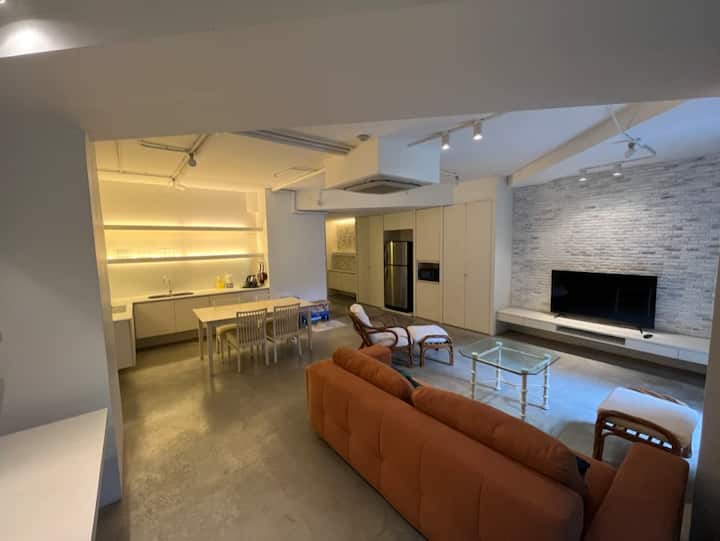 Charming Seaside Retreat: 2 Bed Beachfront Getaway - Khao Yai