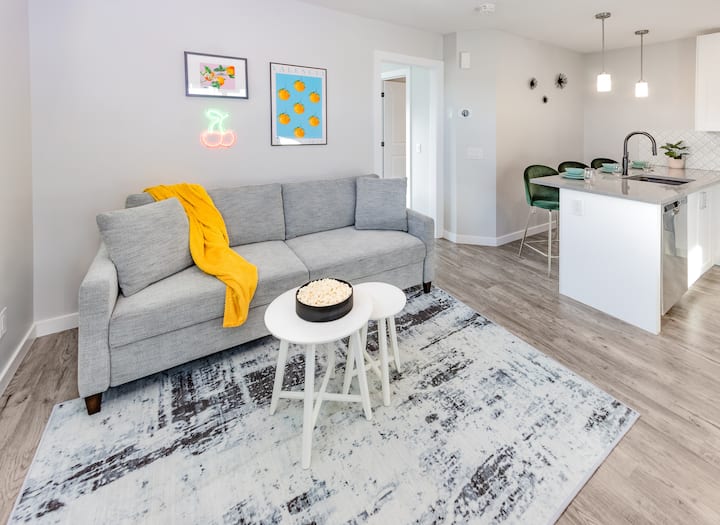 Orchard House *Private*near Airport* Dog Friendly* - Edmonton