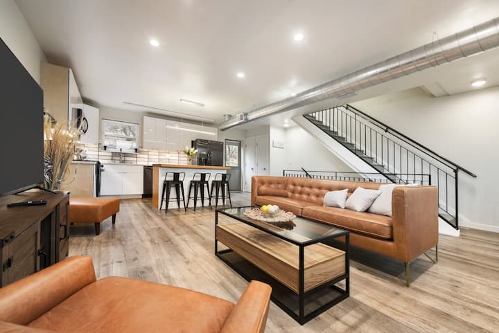 Unique 4bed/3.5 Bath Townhouse/garage+rooftop Deck - Pittsburgh