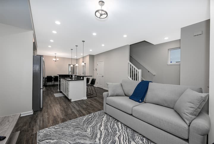First Floor Bedroomcleveland Clinic! 3br 2.5 Bath! - Cleveland, OH