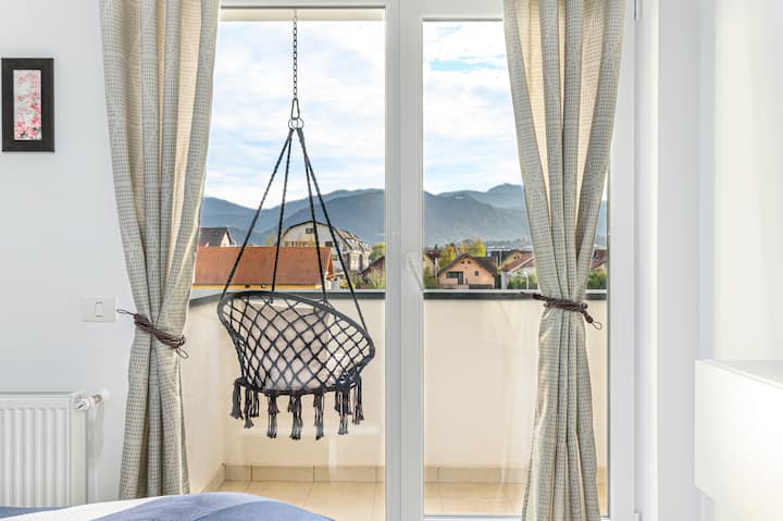 Cozy Apt. W. View Brasov Sign/ Mountains / Parking - Braszów