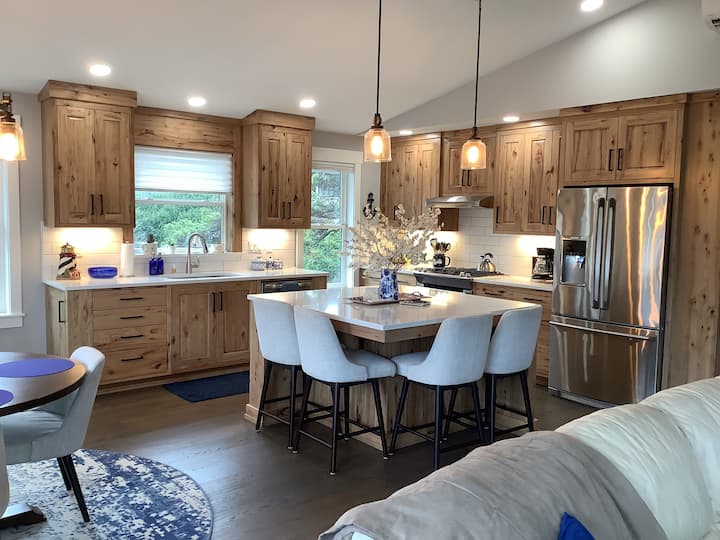 The Boathouse - On Beach Access - Rockaway Beach, OR