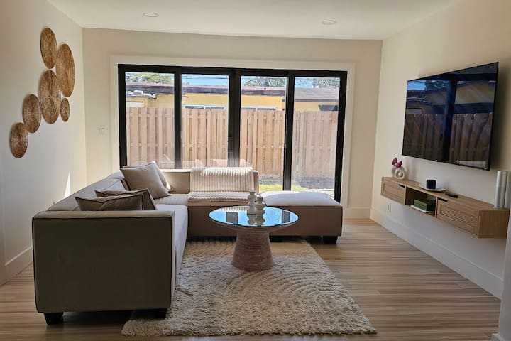 Heated Pool -Tranquil Bliss Near Beach, Modern 3br - Fort Lauderdale