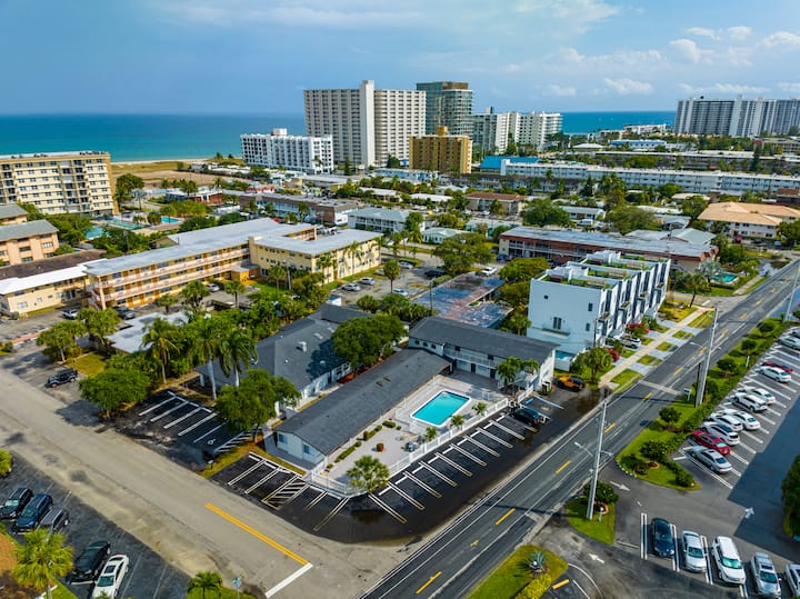 Modernized Chic Beach Hotel - 10n - Pompano Beach, FL