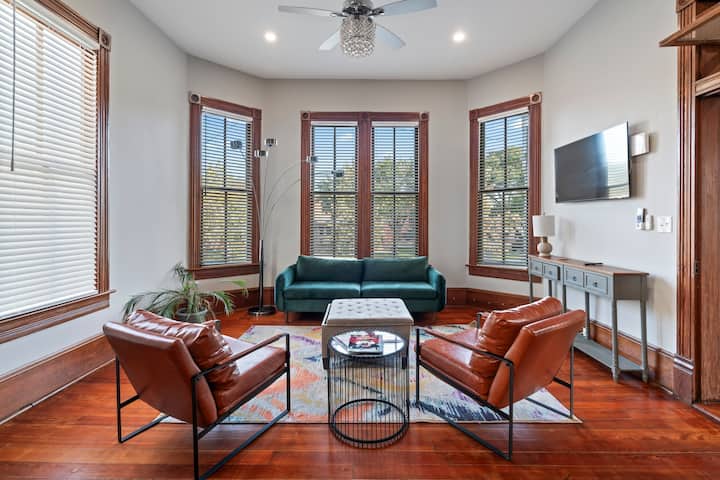 Historic Spacious Beach Home|3 King Beds|packnplay - テキサス州