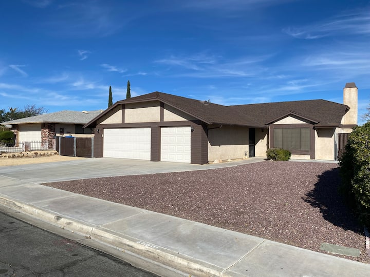 Stanford 3 Bedroom Home - Barstow, CA