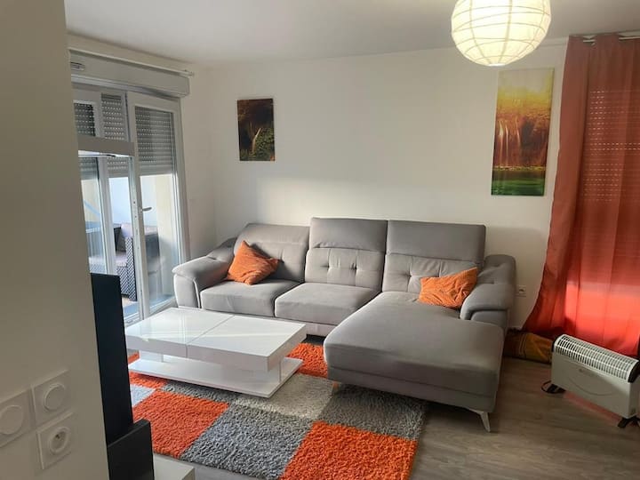 Appartement Calme Et Spacieux - Cergy