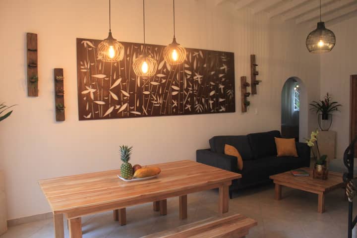 Ii. Magnífica Casa En Laureles / Unicentro - Medellín, Colombia