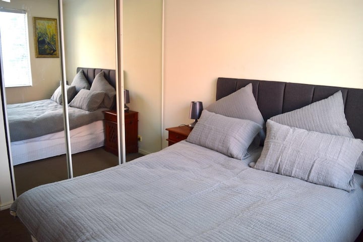 Spacious First Floor Apartment - St Kilda