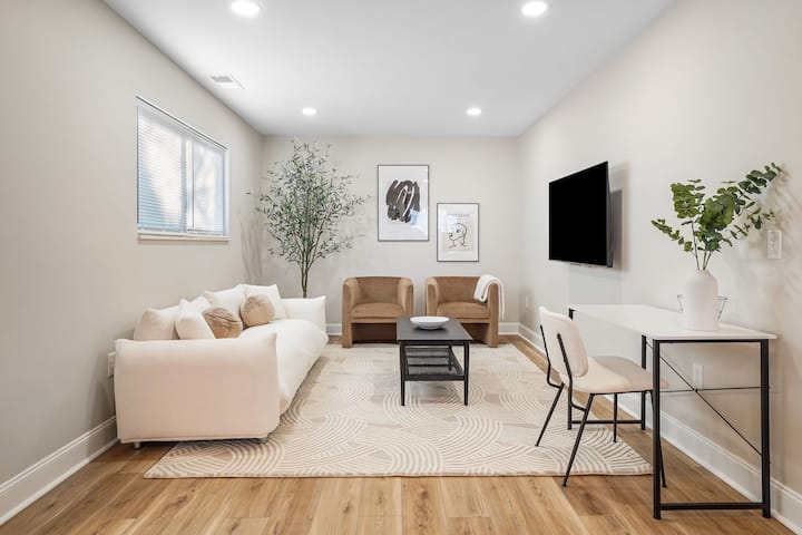 2 Bedroom | Hosts 5 | Near Osu + Downtown Cbus - Columbus, OH