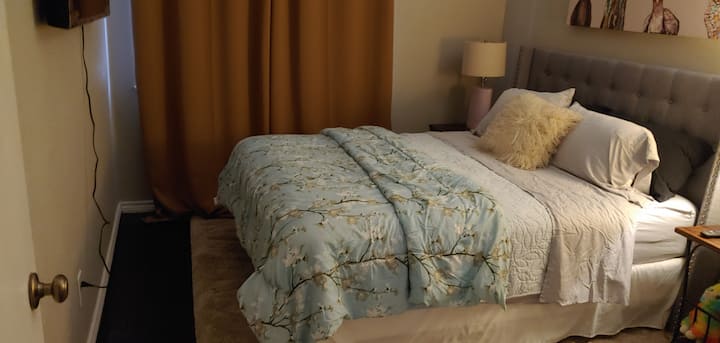 Charming Home Near Iah, Minutes From Malls! - Kingwood - Houston