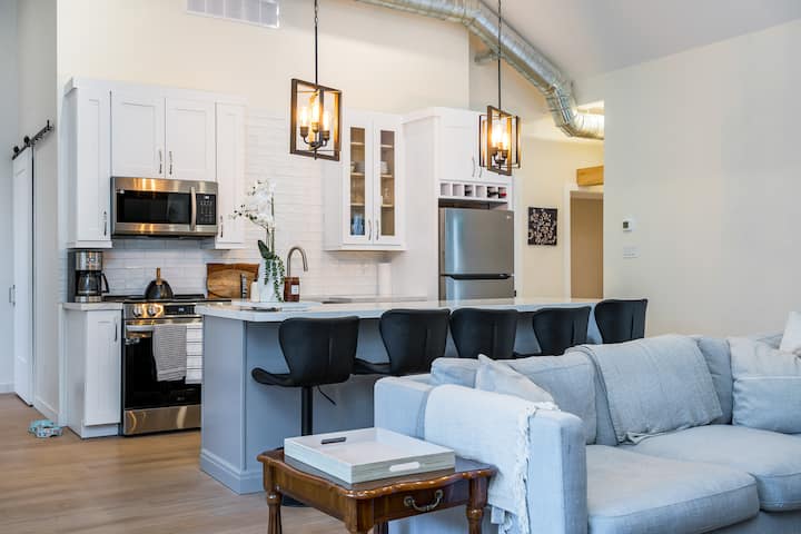 *New* Cozy Chalet | Ski In/out | Hot Tub - The Blue Mountains