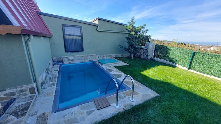 Patya Bungalow Ev , Isıtmalı Havuzlu - Altinova