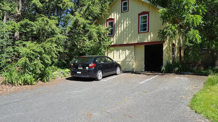 Large, Light Bedroom On The Hill (Eco Airbnb) - Great Barrington, MA