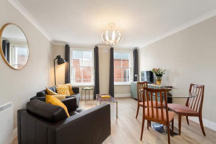 Central Modern Apartment - South Dublin