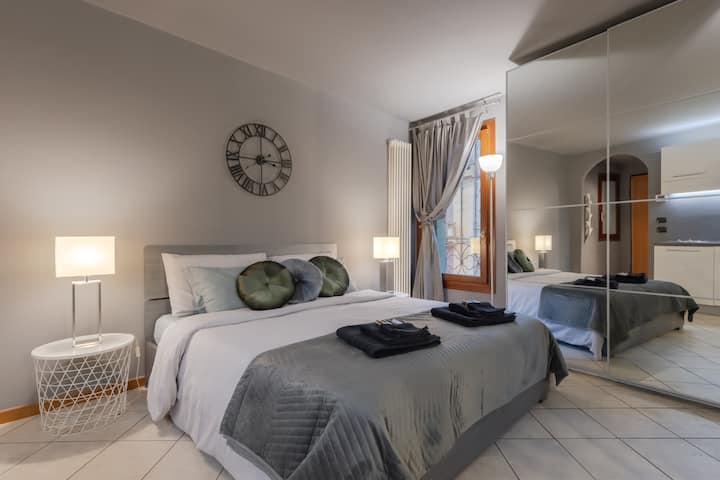 Charme Studio [Parking 20 Mt Away - 5 Min Fair] - Vicenza