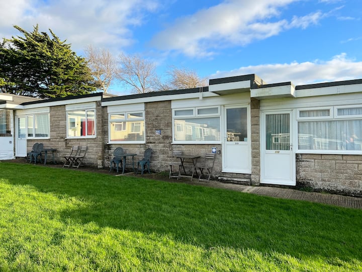 2 Bedroom Chalet Sb109, Sandown Bay, Sleeps 4 - Isle of Wight
