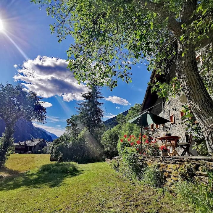 Old Beautiful Countryside House - La Thuile