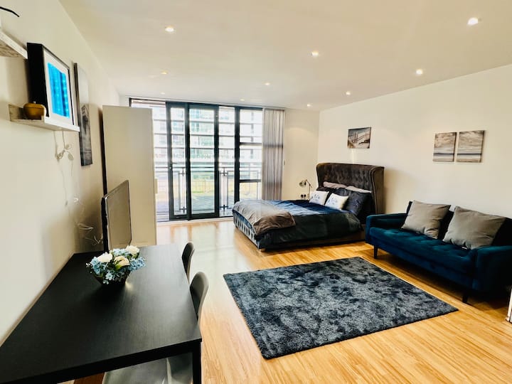Modern Canary Studio- Wifi - Greenwich