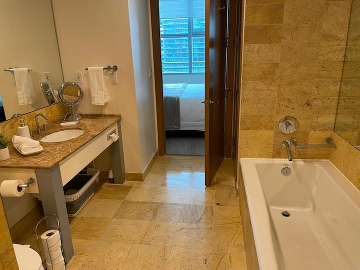 Luxury 1 Br Apt On Brickell Ave - Miami, FL