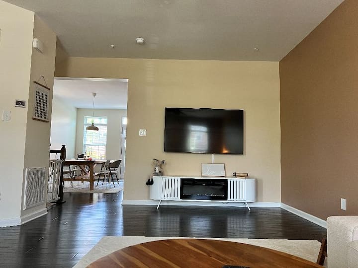 You Found It! Walkable Paradise - Wyndham, VA