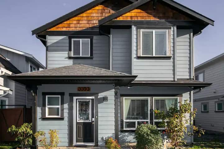 Entire 3-bedroom House Near Town - Victoria