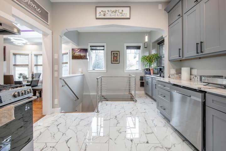 Home With City And Water Views - Seattle, WA