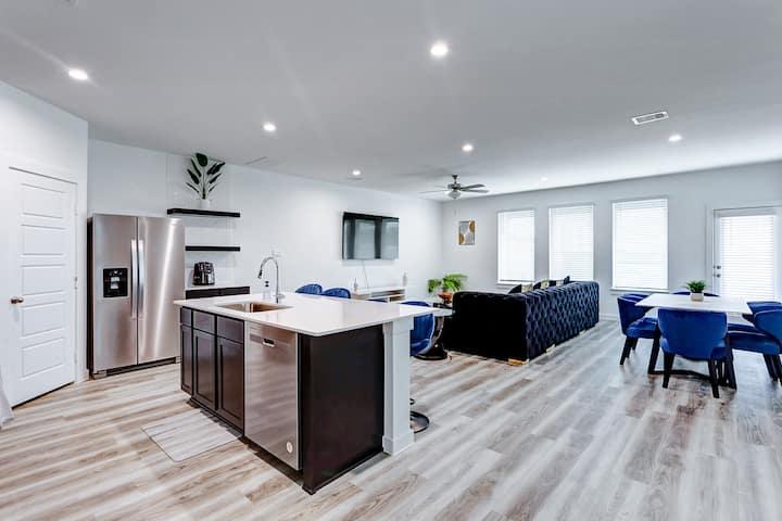 Cozy 4 Bedrooms 2 Baths - Houston, TX