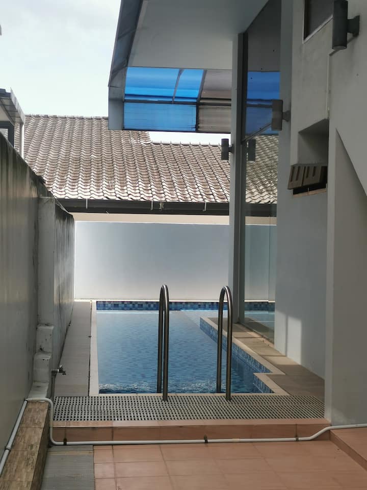 Balinese Resort W Swimming Pool - Singapore