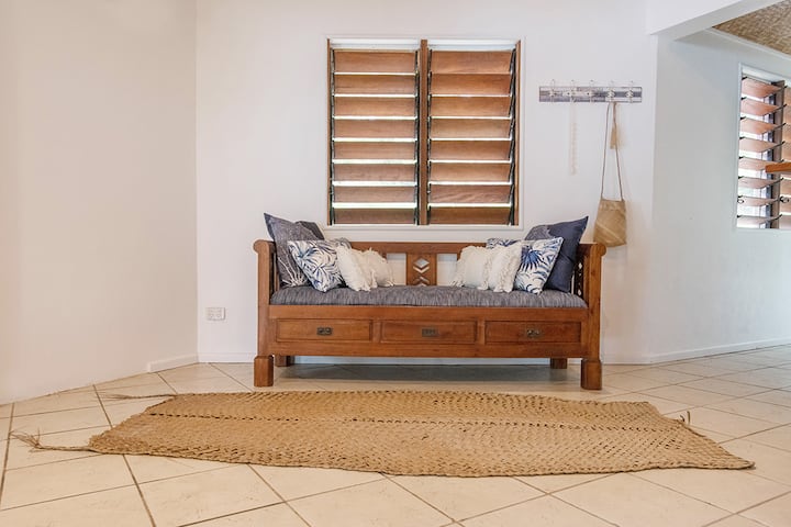 Air Con, Beachfront, Starlink, Queen Beds, Private - Vanuatu