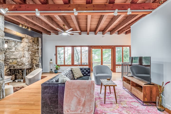 Stone Cabin On Valley View: Firepit + Hot Tub - Purcellville, VA
