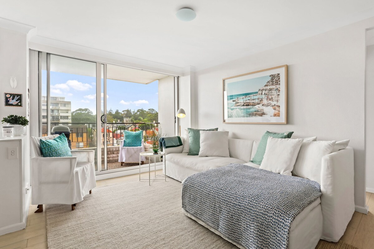 Designer styled Bondi apartment with great views - Apartments for Rent ...