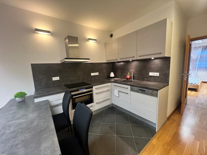 Stunning Apartment In The Center - Praga