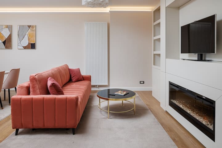 Skylark | Helsinki Suite With Fireplace & View - Brașov