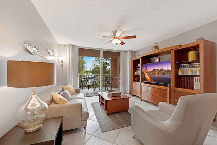 Charming & Cozy Waterfront Apt Near Aventura Mall - Aventura, FL