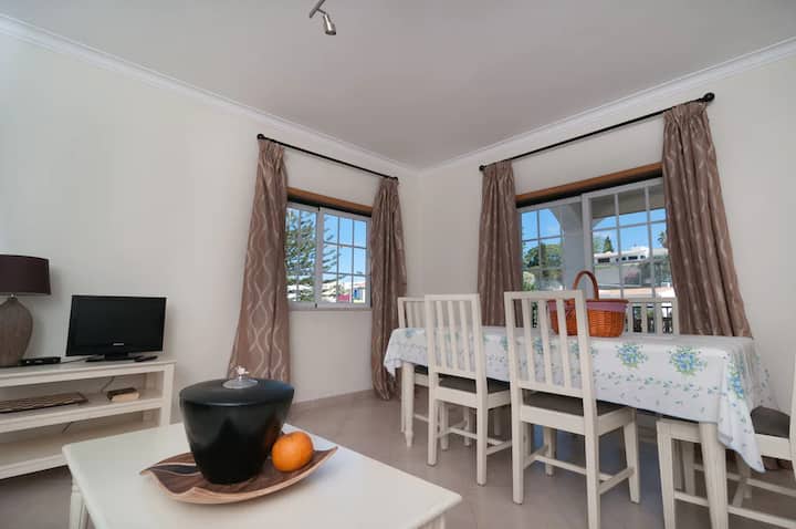 2 Bedroom Apartment With Balcony - アルヴォル