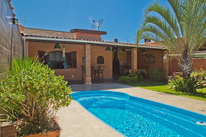 Casa Com 3 Dormitórios E Piscina - Ubatuba