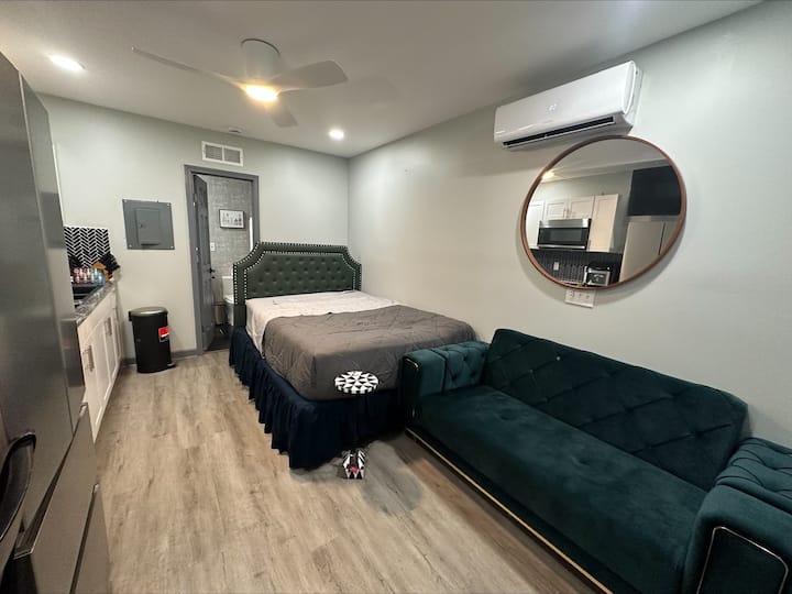 Modern Studio 15 Mins From Downtown & Airport - Jonesboro, GA
