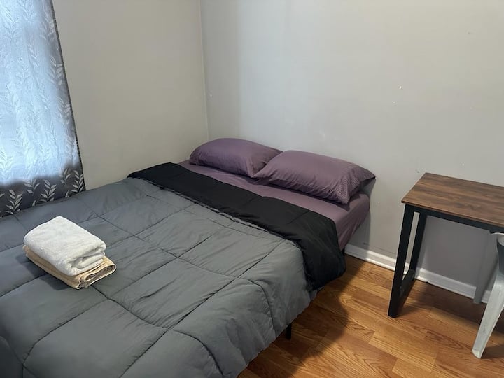 Very Convenient Location Near Cta & Stores - Chicago, IL