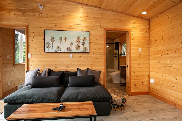Tinyhouse-cabin W/ Sauna & Jacuzzi - Sooke