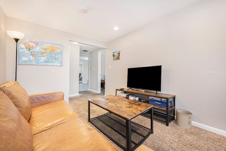 2 Bedroom With Office And Garage! - Kansas City
