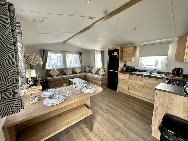 8 Berth, No Pet Caravan Lyons Winkups Holiday Park - North Wales