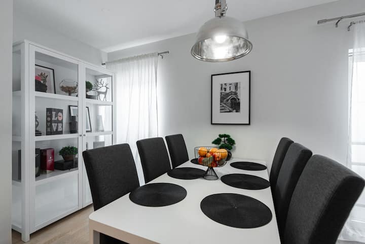 Black&white Apartment - Sauna - Parking - Tallinn