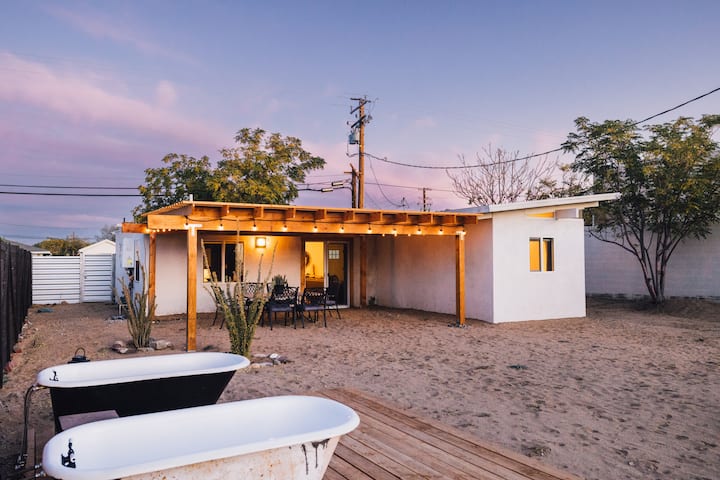 Downtown Joshua Tree, Outdoor Tubs, Dog Friendly! - Joshua Tree, CA