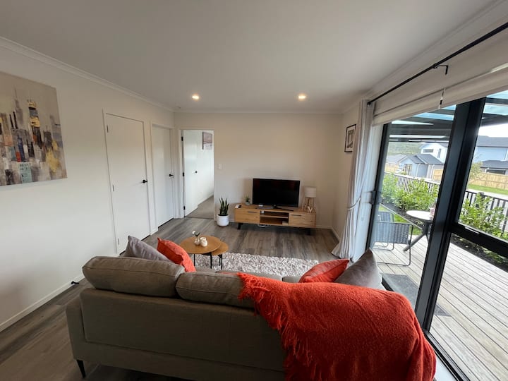 A Welcoming Escape With A Homely, Relaxing Feel. - Puhoi