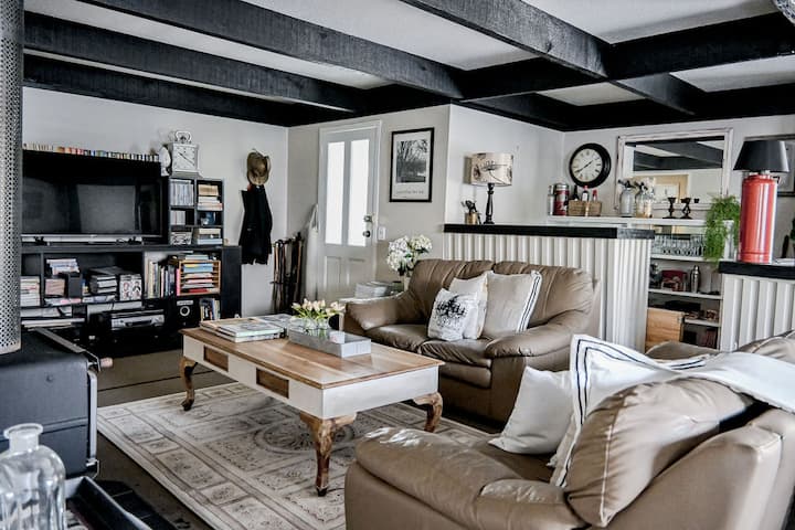 Halls Eclectic Hideaway Bowral - Bowral