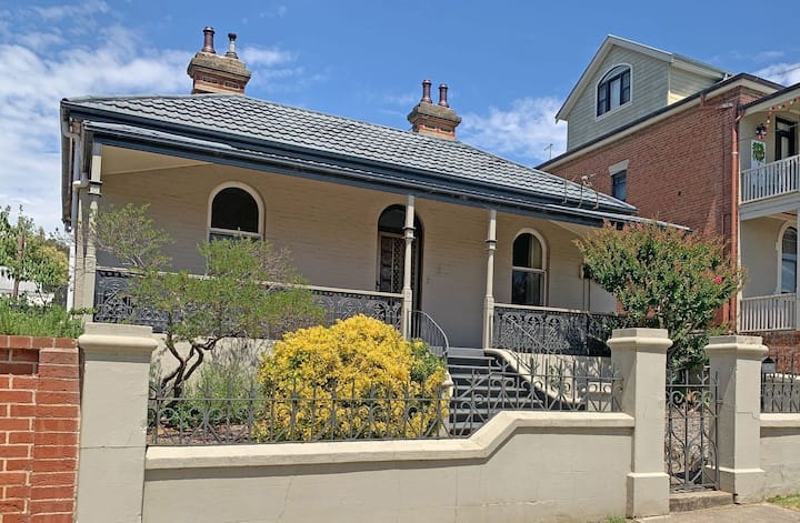 Central 84 Russell St - Bathurst