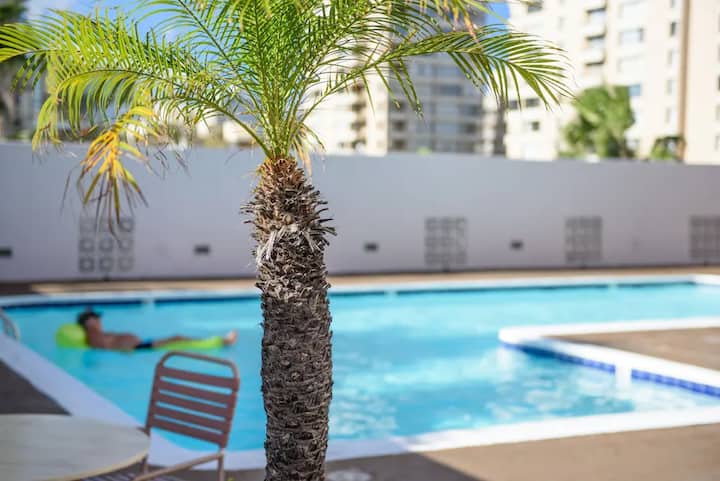 Free Parking Corner 1br/4 In Heart Of Waikiki - Honolulu